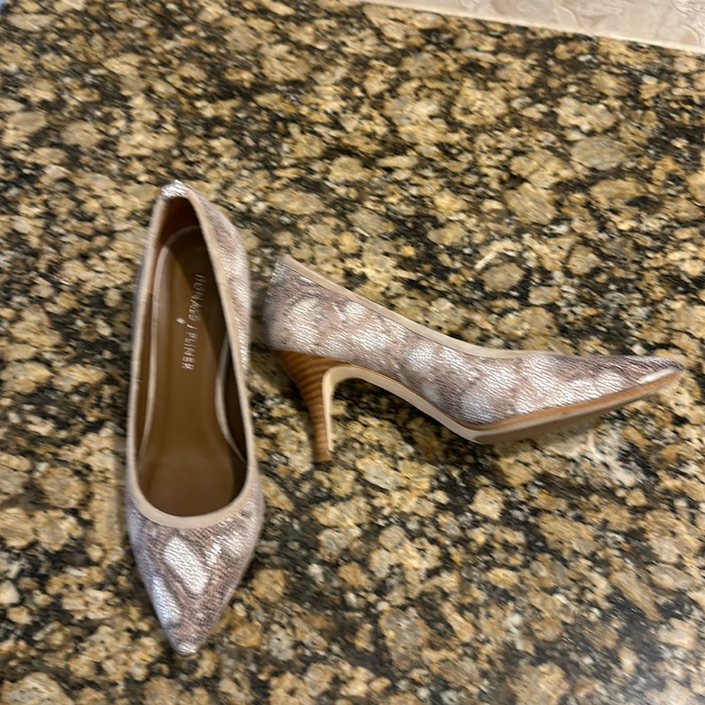 New Donald J Pliner Hells 6m - Gem